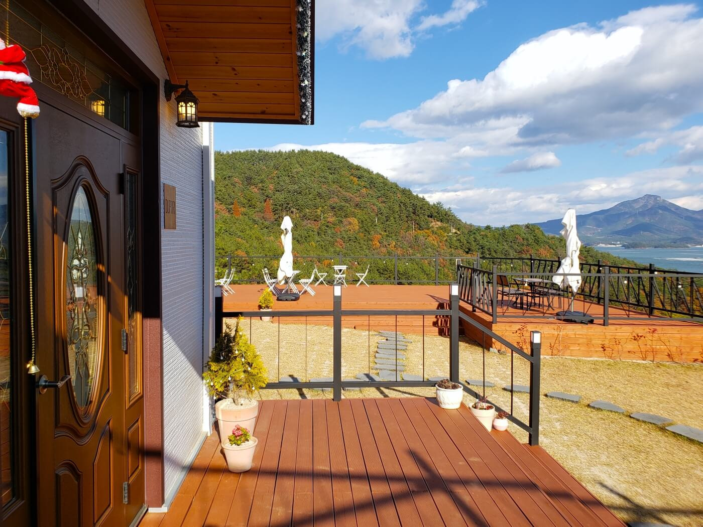 Dupoli Café on a Mountain Road - Goseong Guy