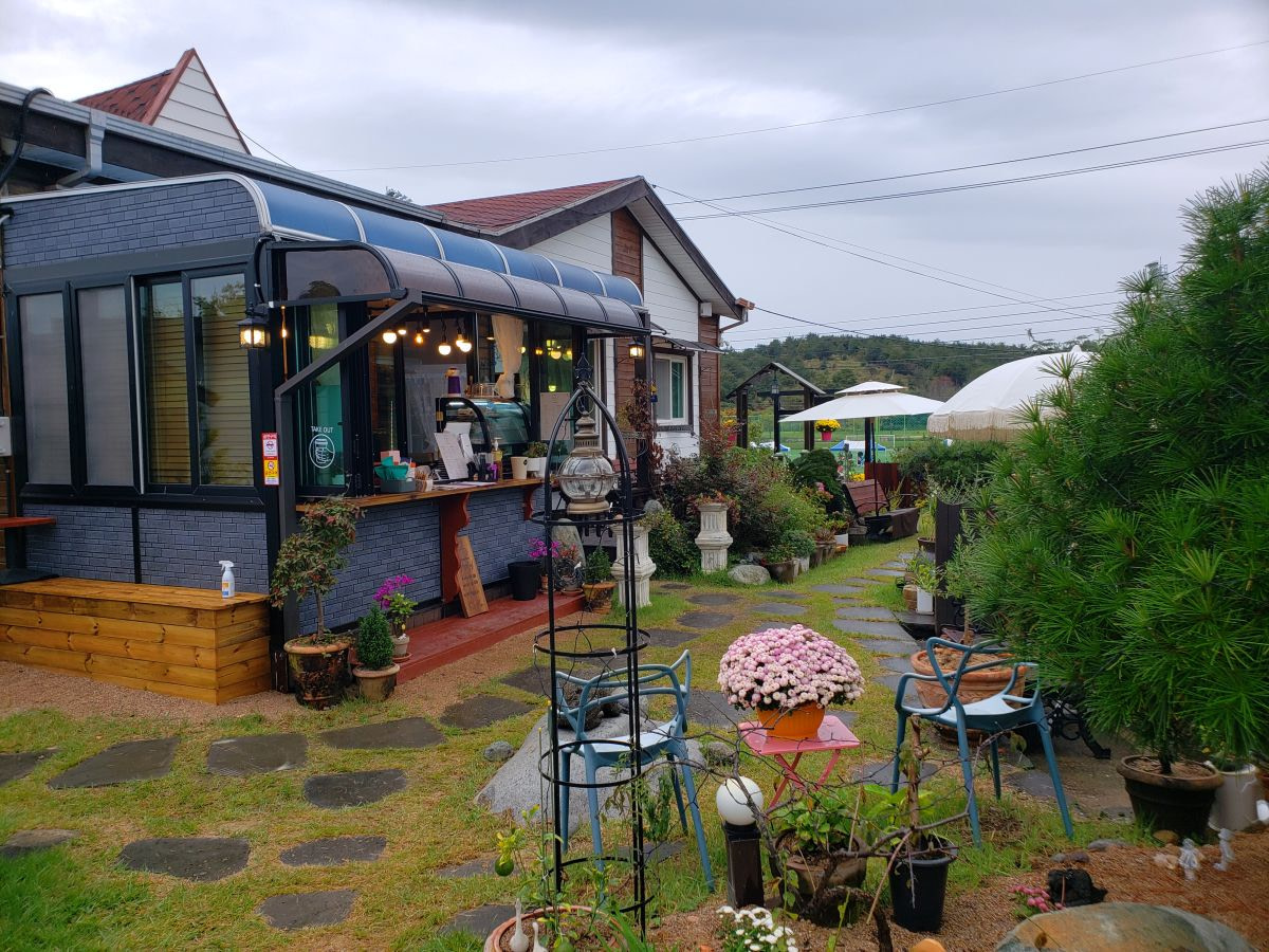 Noah Enjoying Hyangi Café's Outdoor Garden - Goseong Guy
