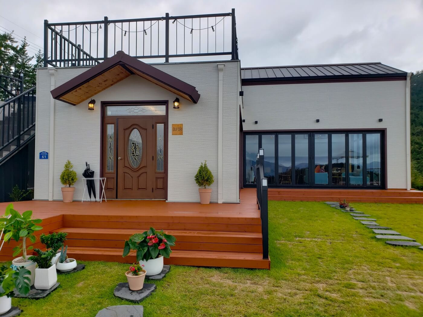 Dupoli Café on a Mountain Road - Goseong Guy